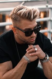 Top 10 frizuri pentru barbati la moda in 2024 - În Curând: O Experiență ...